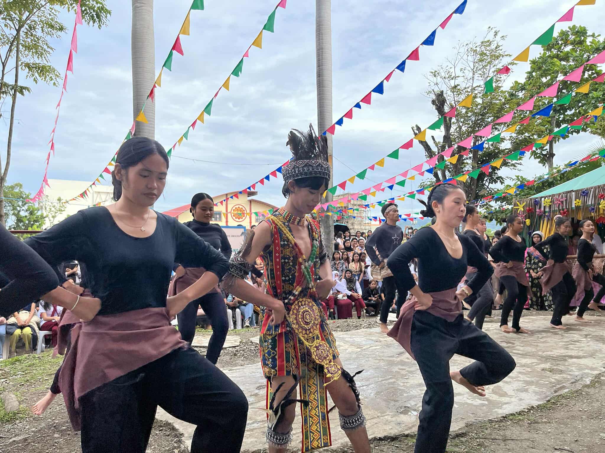 Mga nagwagi sa iba’t-ibang paligsahan ng Buwan ng Wika, pinarangalan ...